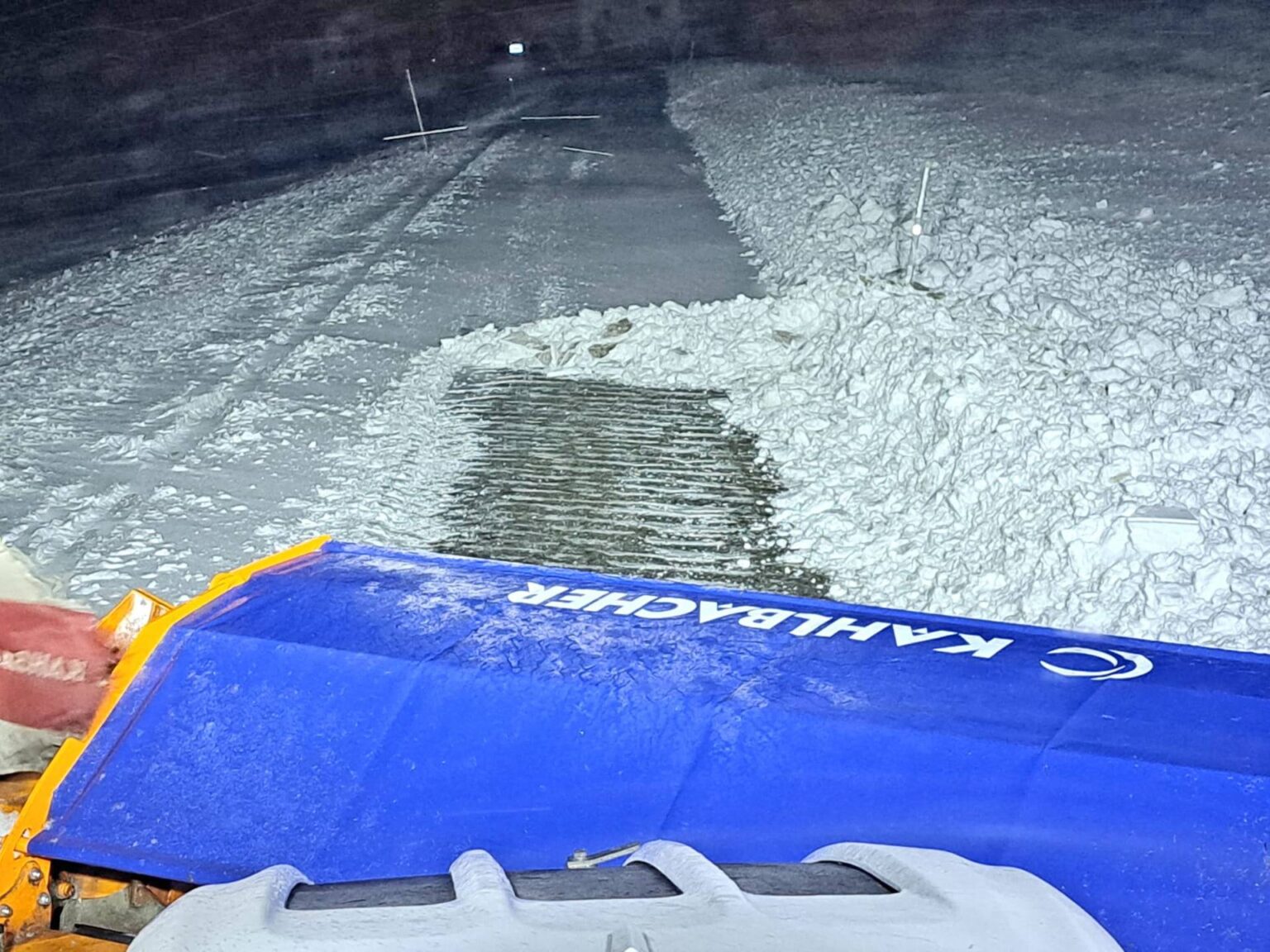 Im Mühlviertel kämpft man mithilfe von Kahlbacher-Winterdienstgeräten ...