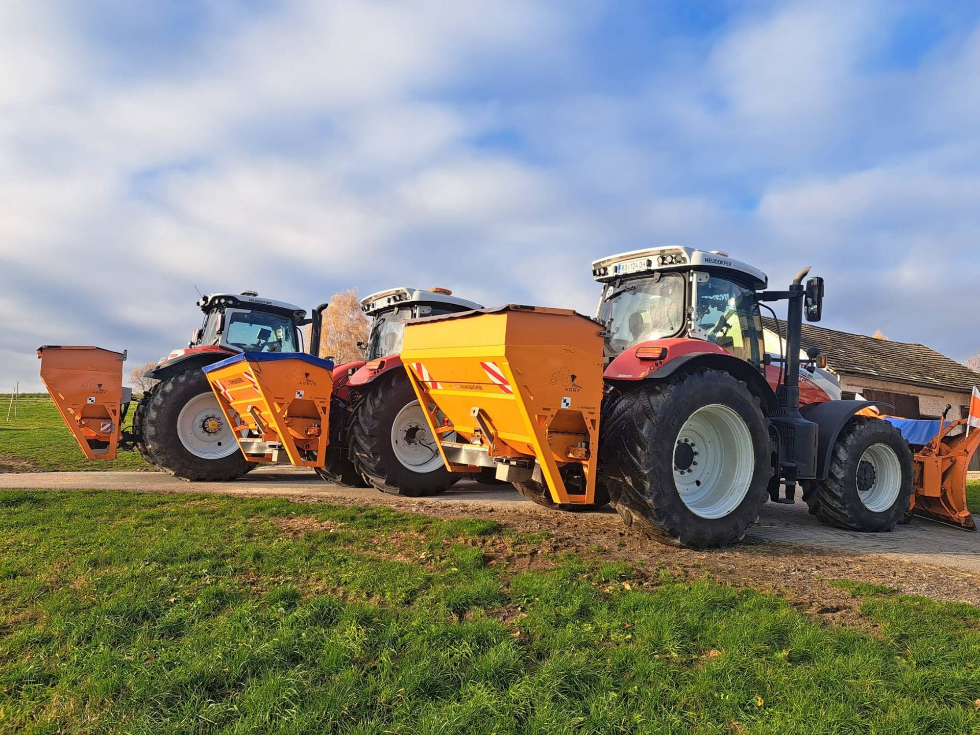 Im Mühlviertel kämpft man mithilfe von Kahlbacher-Winterdienstgeräten ...